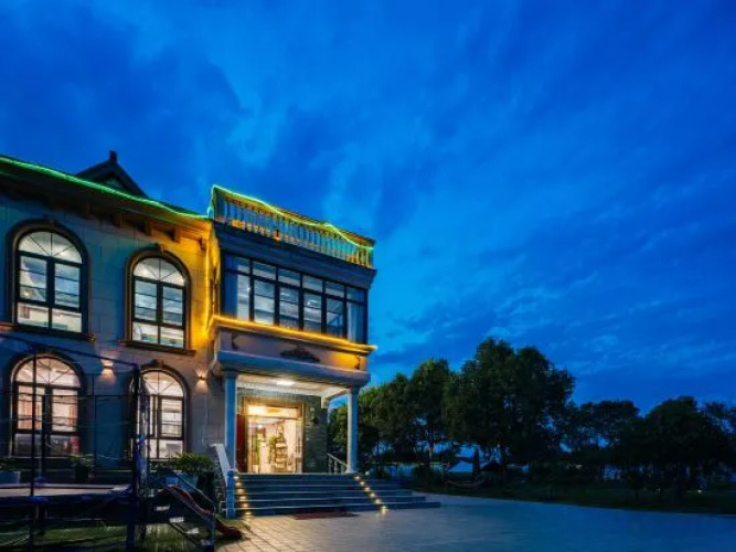 Floral Hotel·  Xiangshe Homestay (Shanghai International Tourism Resort Store) - Shanghai