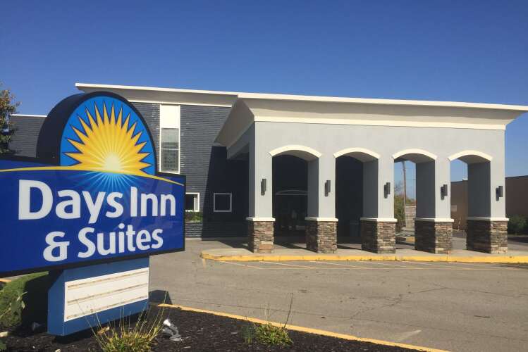 Days Inn & Suites By Wyndham Cincinnati North - Hamilton, OH