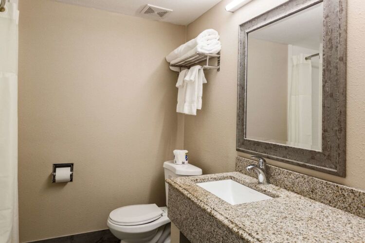 Rodeway Inn & Suites Stroudsburg - Poconos - Delaware Water Gap, PA