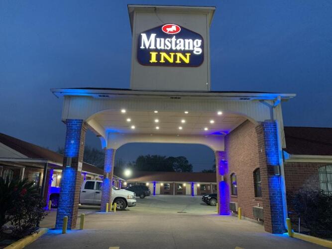 Mustang Inn - Missouri City, TX