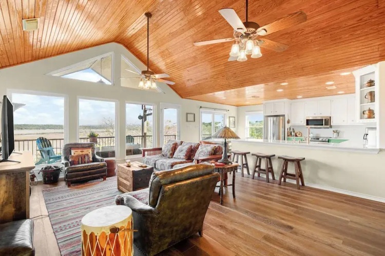 J-bar-j Lodge - Spicewood, TX