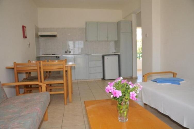 Debbiexenia Hotel Apartments Annex - Паралимни