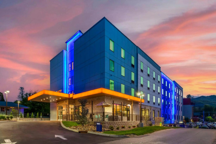 Comfort Suites Gatlinburg Downtown-convention Center - ガットリンバーグ, TN