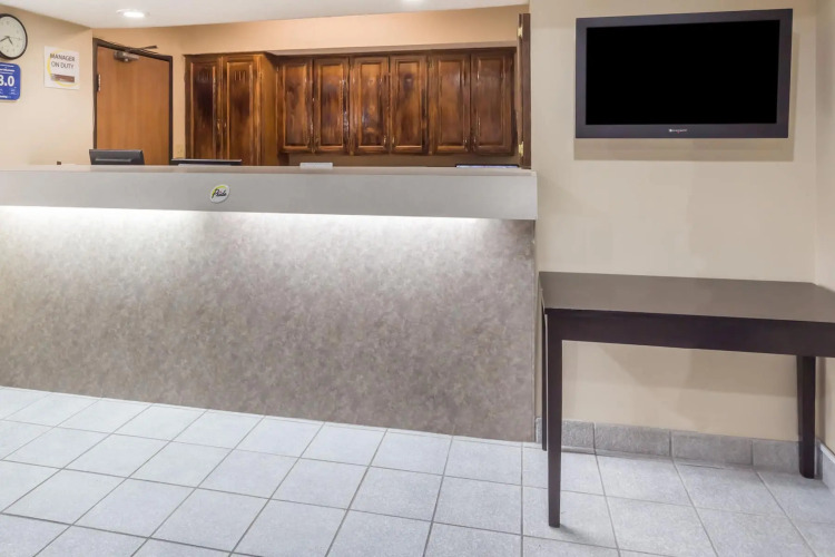 Super 8 By Wyndham Mundelein/libertyville Area - Libertyville, IL