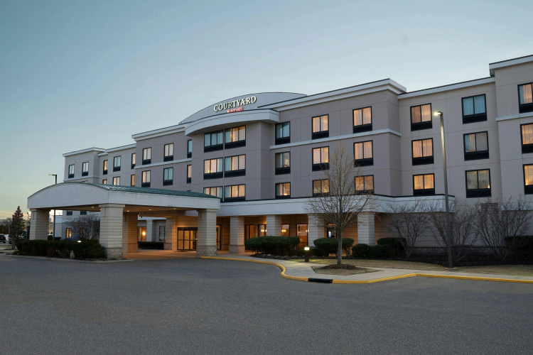 Courtyard By Marriott Republic Aprt Long Island/farmingdale - Huntington, NY