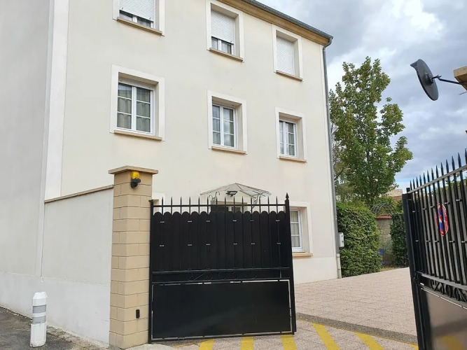 La Marina-center-parking-stationtoparis - Les Mureaux