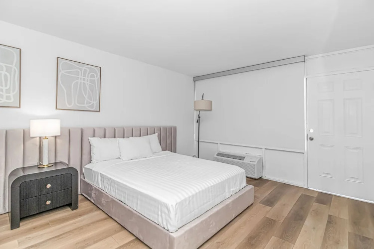 Fifth And Ocean - Myrtle Beach, SC