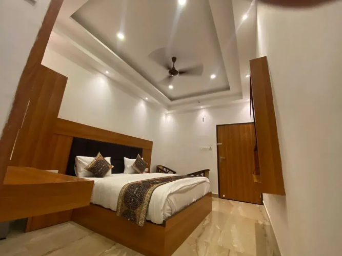 Hotel Varuna Grand - Varanasi