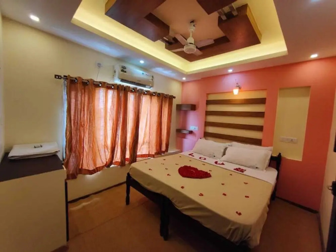 Honeymoon Houseboat - Alappuzha