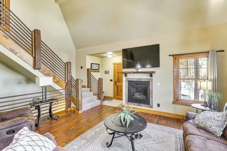 5 Mi To Terry Peak: Spacious Lead Cabin W/ Hot Tub - Deadwood, SD