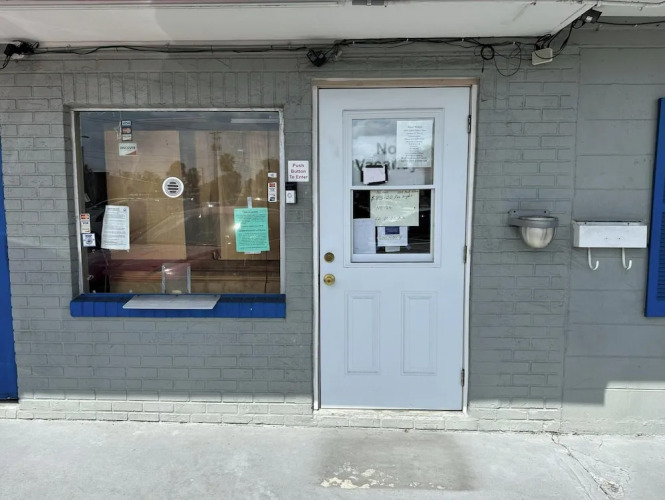 Base Motel By Oyo South Tampa - Tampa, FL