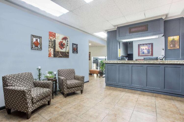 Super 8 By Wyndham Independence Kansas City - Lee's Summit, MO