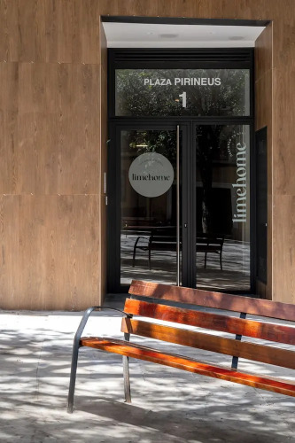 Limehome Barcelona Plaça Pirineus - Barcelona