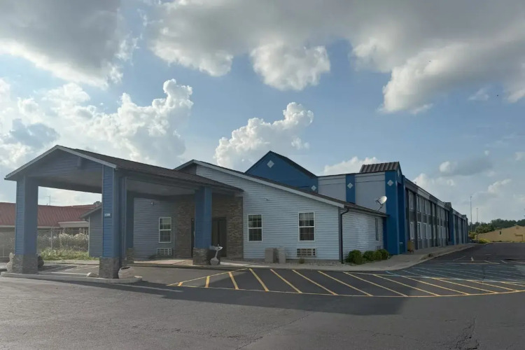 Super 8 By Wyndham Fort Wayne - Fort Wayne, IN