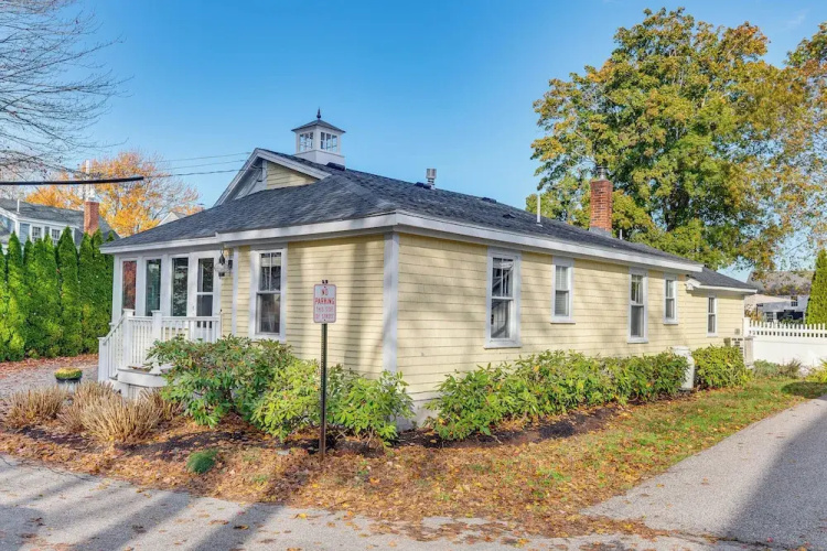< 1 Mi To Beach! Kennebunk Cottage W/ Yard - Kennebunk, ME