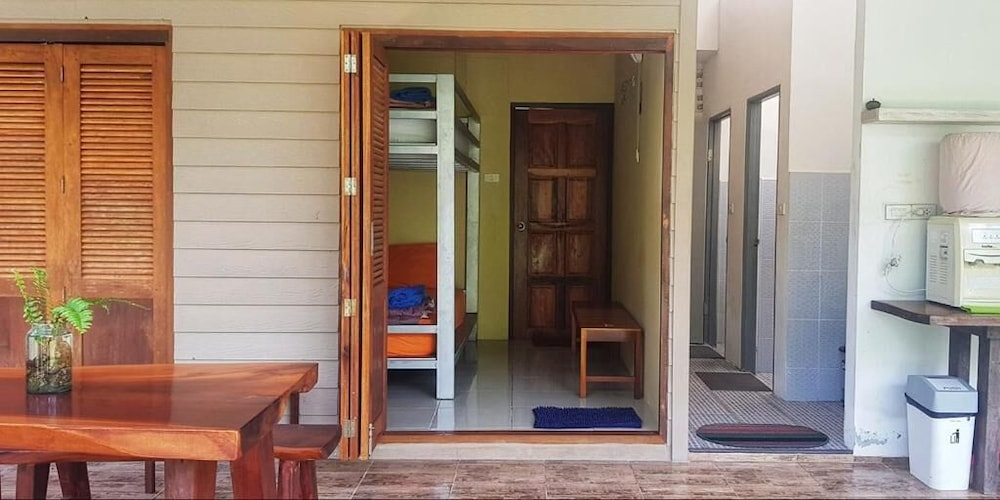 Baan Hinlad Home And Hostel - Koh Samui