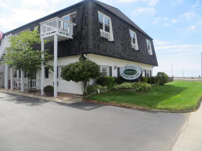 Snyder's Shoreline Inn - Pentwater, MI