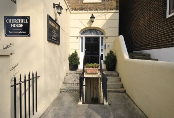 Churchill Guest House - ドーバー