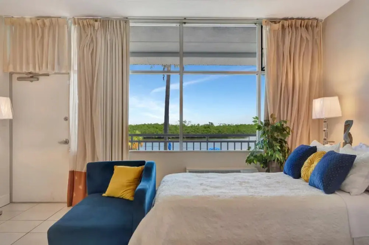 Watch The Dolphins Large Balcony Suite And Heated Pool - Bahia Beach, Ruskin
