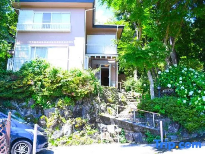 Hakone Leon - Hakone