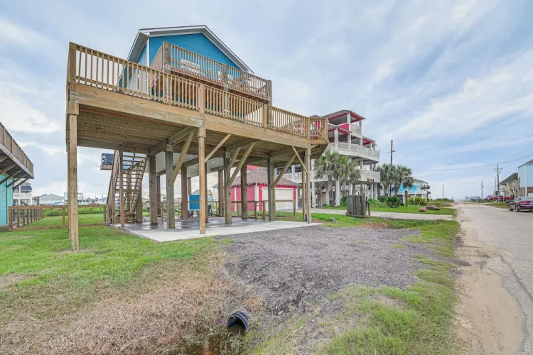 Ocean-view Crystal Beach House < Half-mi To Gulf! - Crystal Beach, TX