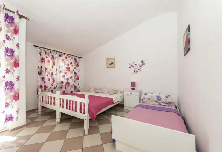 Apartments And Rooms Dragica - Starigrad
