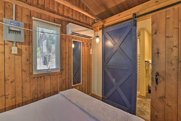 Charming Suttons Bay Cottage W/ Shared Waterfront! - Suttons Bay, MI
