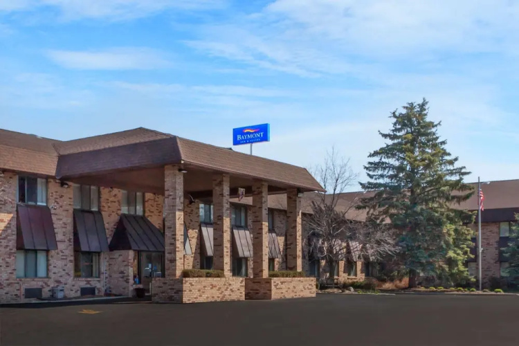 Baymont Inn & Suites Midland - Midland, MI