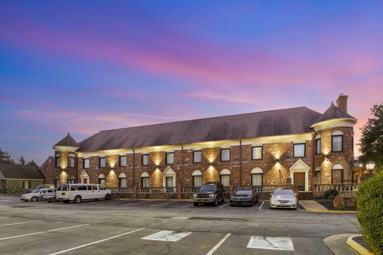 Best Western Plus Governor's Inn - Chesterfield