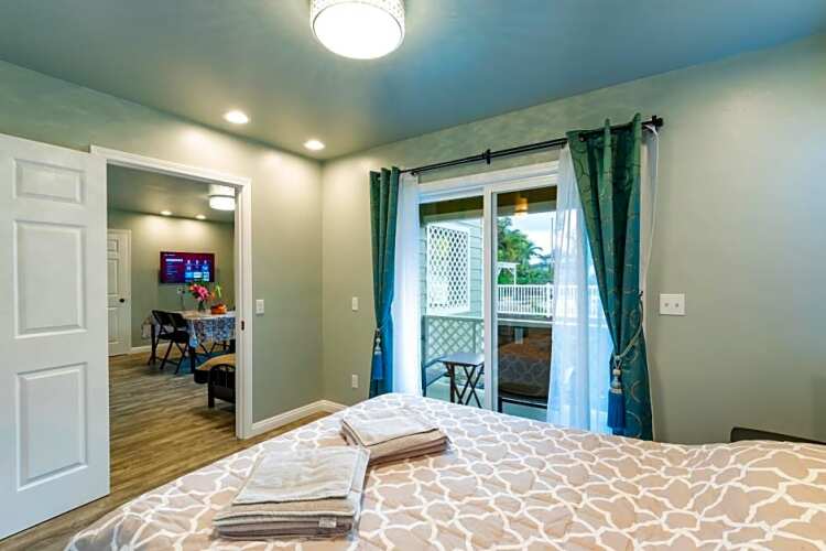 Ocean Breeze Inn - Hilo, HI