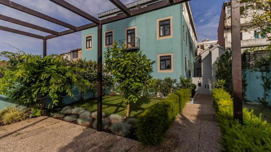 Central Studio W/ Pool, Ac & Patio By Lovelystay - Porto