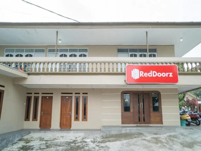 Reddoorz Near Taman Safari 2 - Cisarua