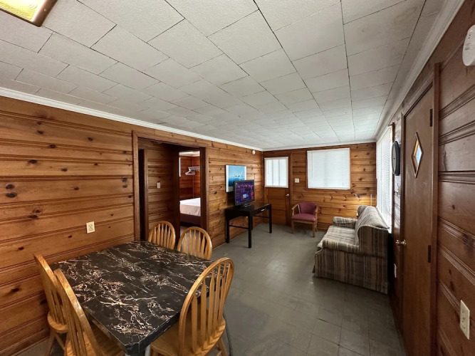 Uncle Toms Cottages - Geneva-on-the-Lake, OH