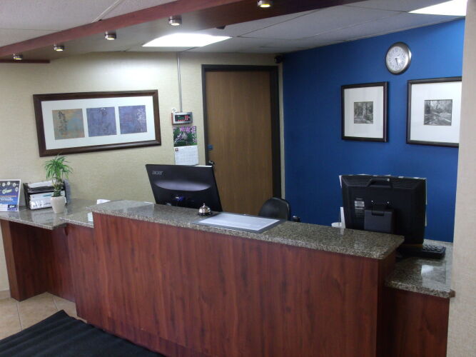 Relax Inn - Davenport, IA
