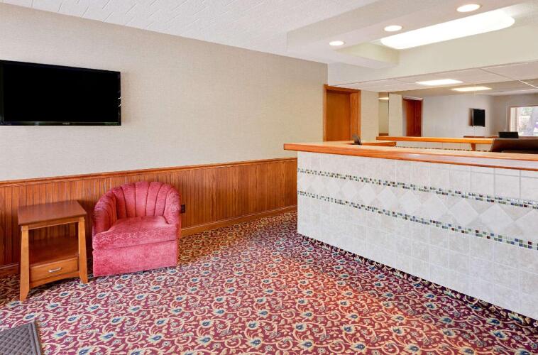 Knights Inn Traverse City - Kewadin, MI