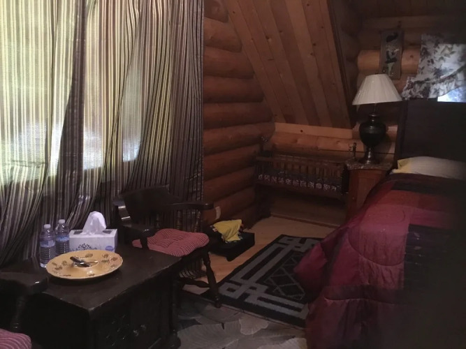 Redwood Log Cabin - Crescent City, CA