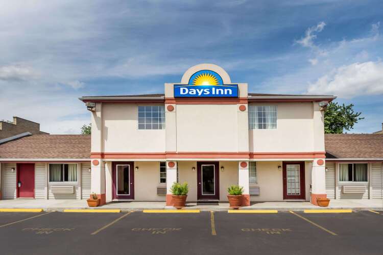 Days Inn By Wyndham Plymouth - Bremen, IN