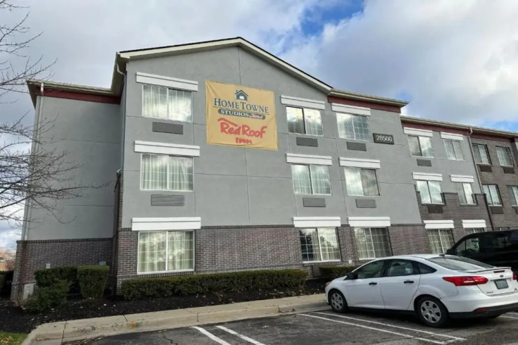 Hometowne Studios By Red Roof Southfield - Southfield, MI