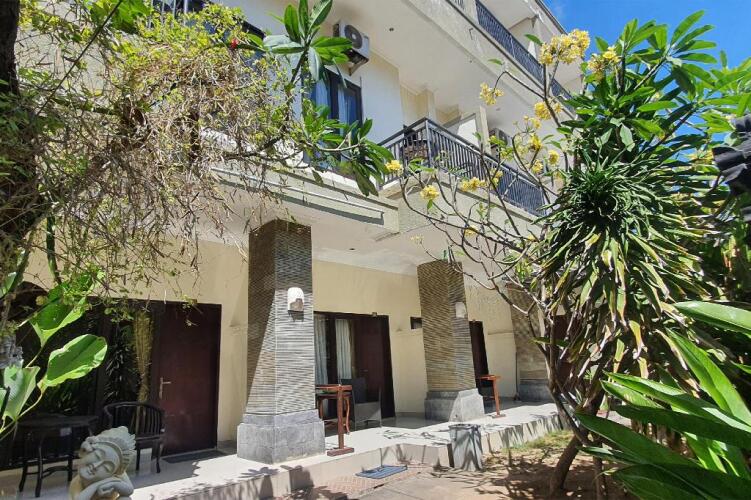 Oyo 4012 Ari Beach Inn - Kuta
