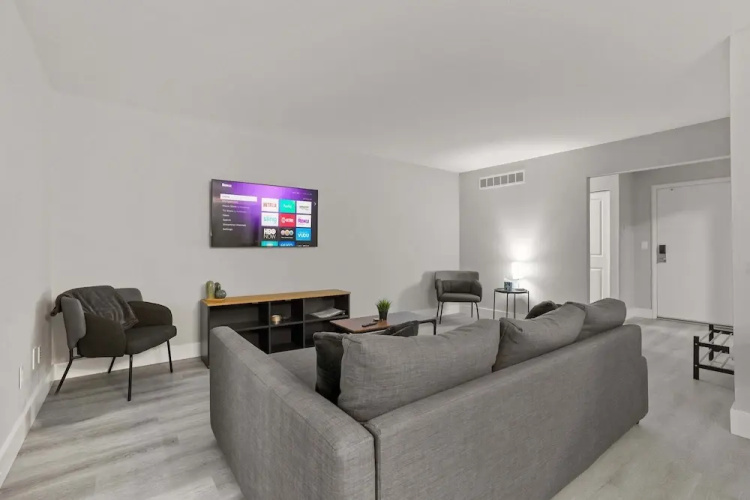 Cozy 2br 2ba Apartment For The Family - Rochester Hills, MI