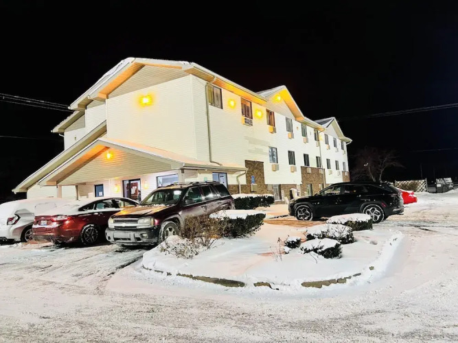Super Inn By Oyo Lansing Mi - Lansing, MI