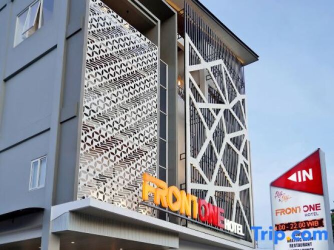 Front One Hotel Sragen - Sragen