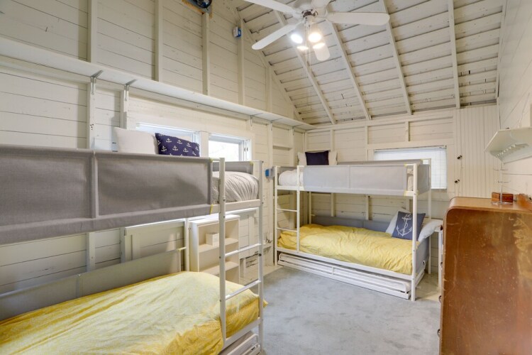 Spacious Lakeside Cottage - 2 Miles To Marblehead! - Kelleys Island, OH