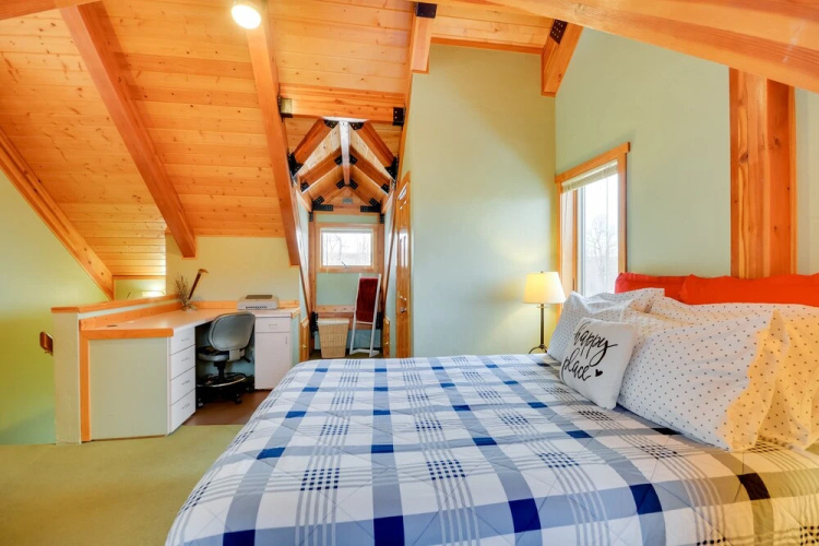 'Off The Beaten Path' Cabin W/ Mtn Views & Hot Tub - Red Lodge, MT