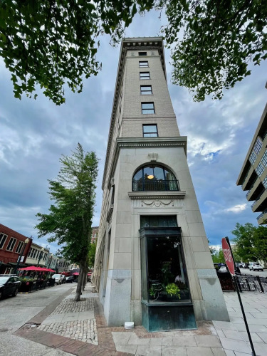 The Flat Iron Hotel - Sierra Nevada