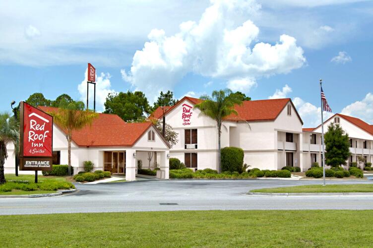 Red Roof Inn & Suites Brunswick I-95 - 브런즈윅