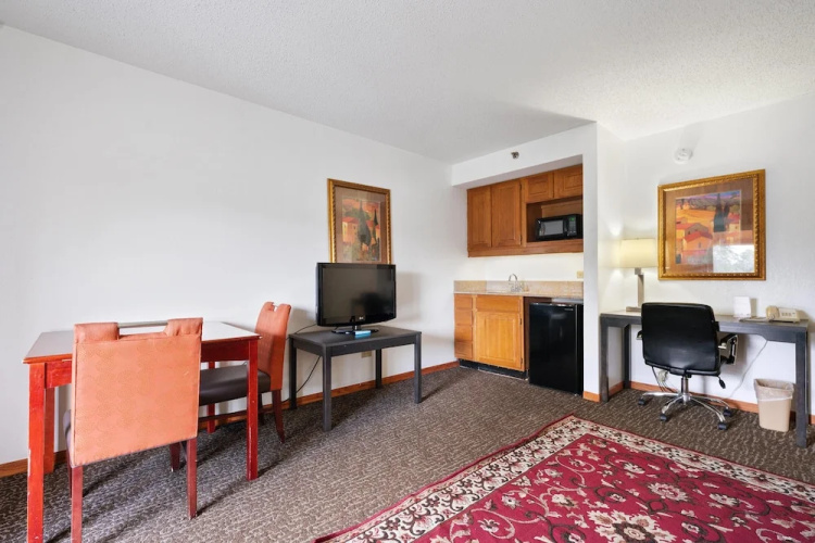 Chicago Club Inn Suites - Oak Brook, IL