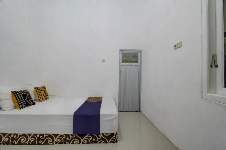 Oyo 92118 Alif House Syariah 2 - Kediri
