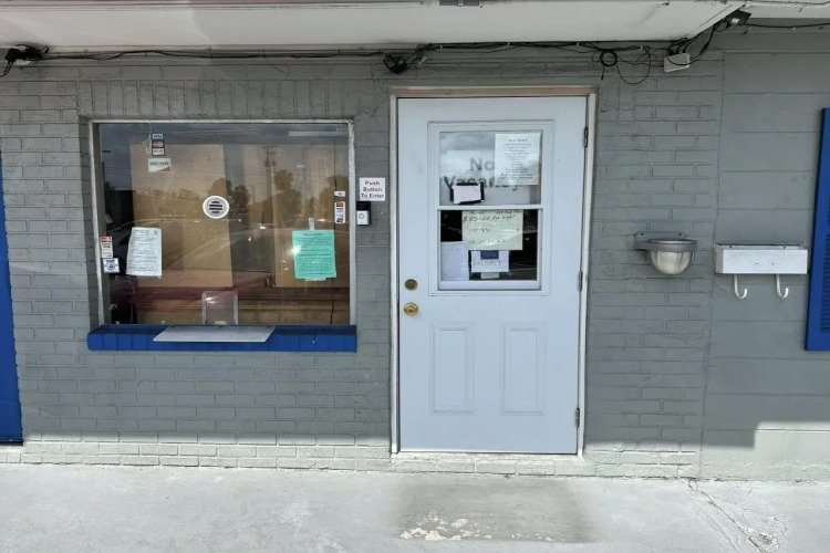 Base Motel By Oyo South Tampa - Tampa, FL