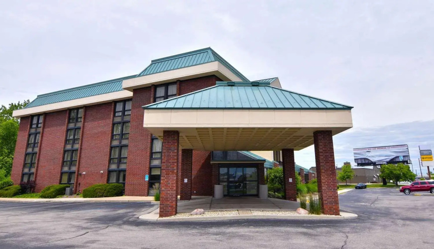 Best Western Plus Indianapolis North At Pyramids - Carmel, IN